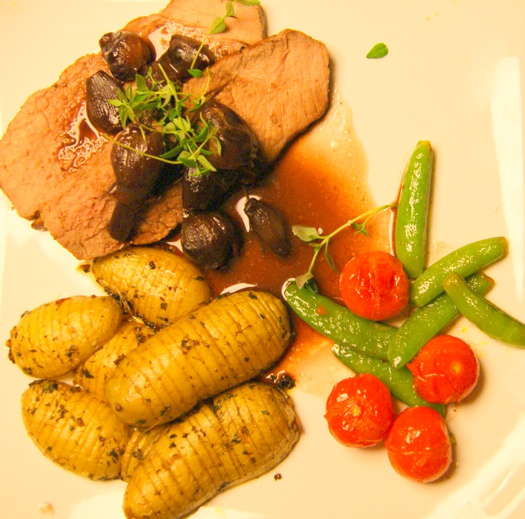 There's something about Norway: Beef steak with caramelized onions and ...