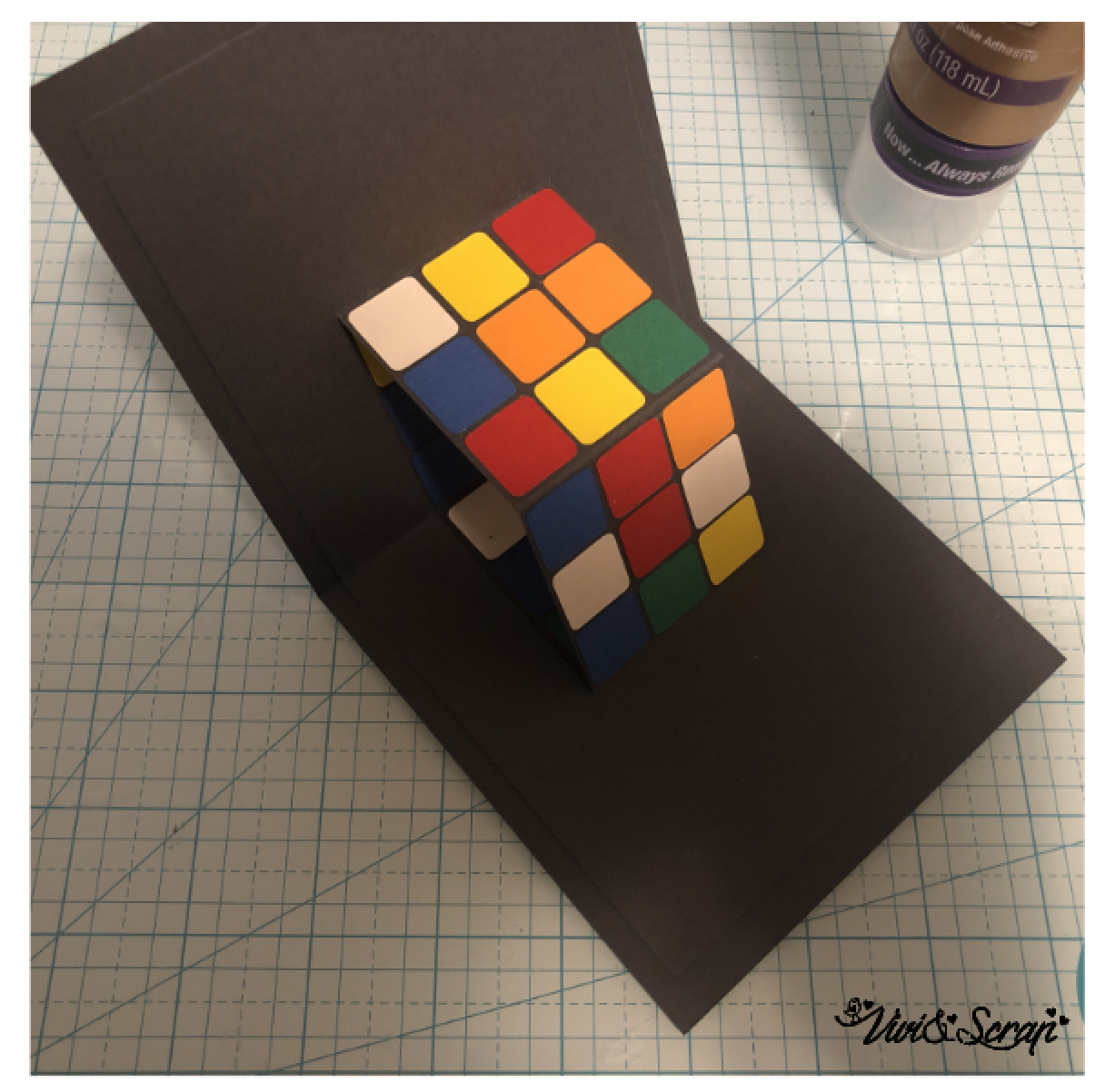 Vivi&Scrap: "Biglietto pop-up cubo di Rubik" - "Pop-up card Rubik's cube"