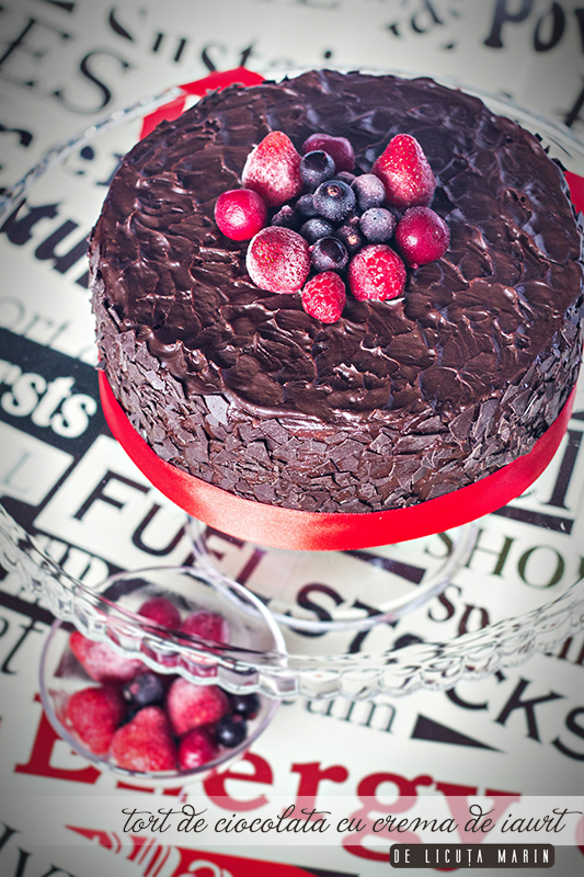 Din bucătăria mea: Tort de ciocolata cu crema de iaurt