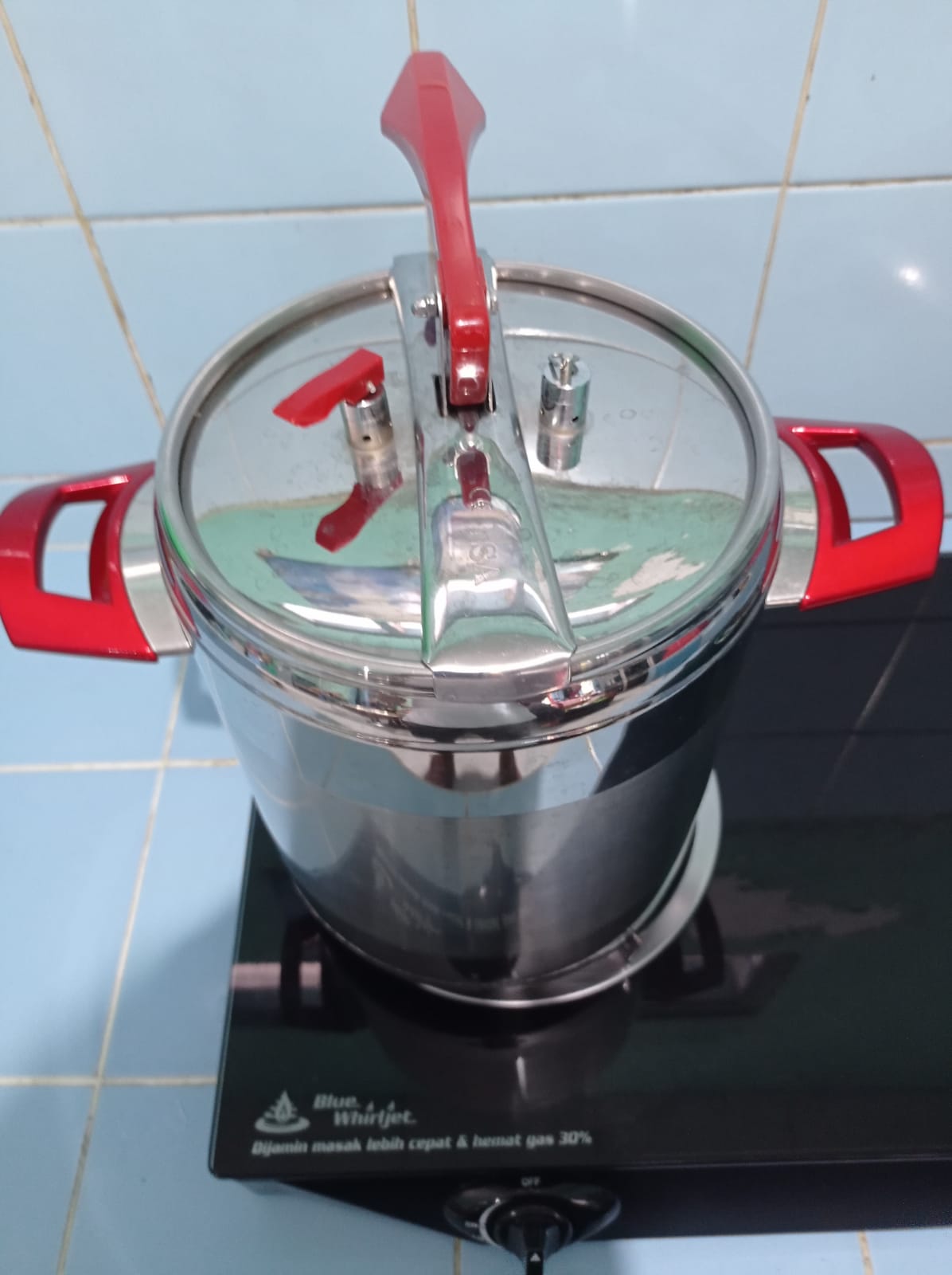 Padahal, itu justru keliru, saudara-saudara. Membeli panci ISA justru ...