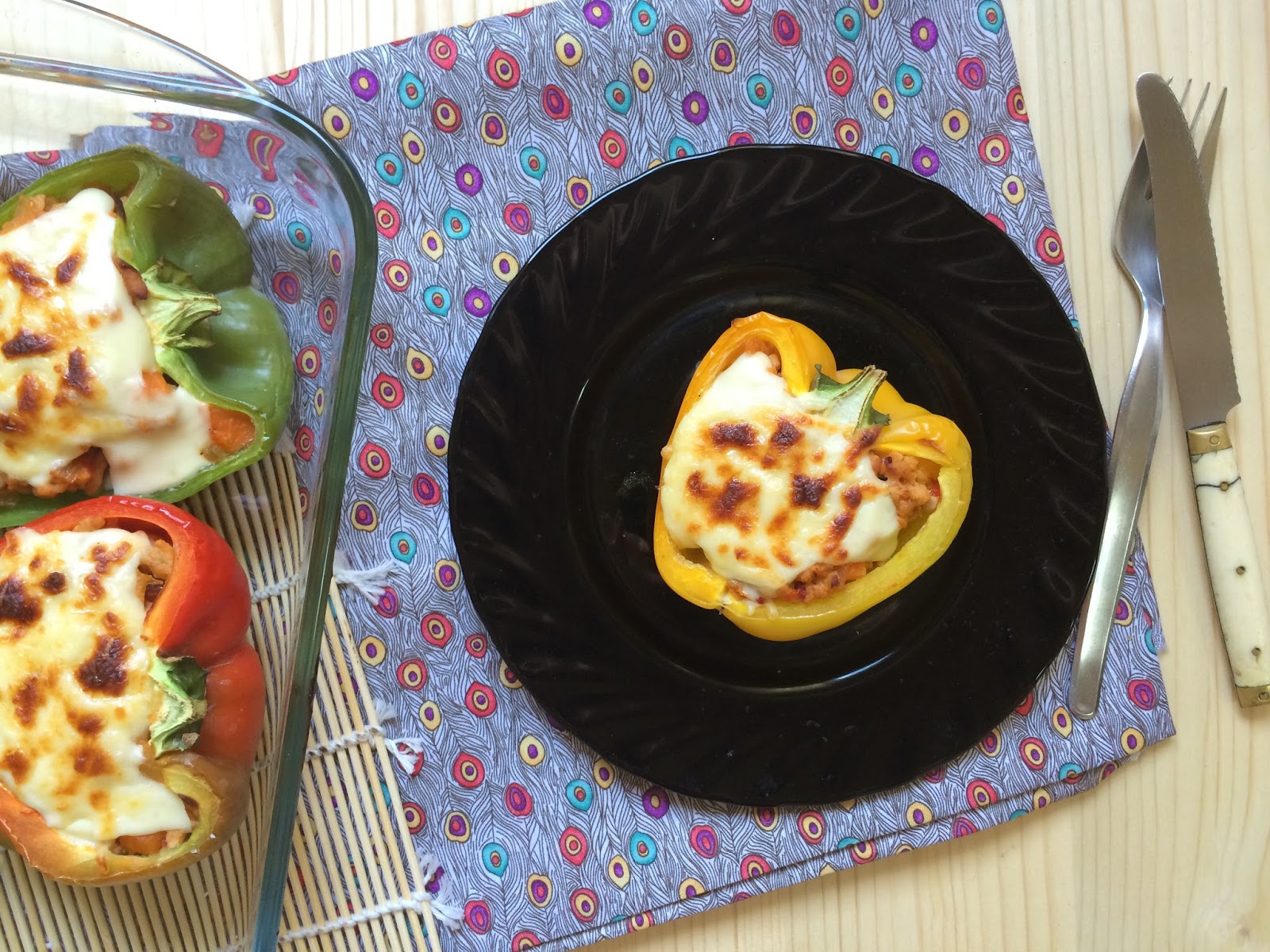 Pimientos morrones gratinados rellenos de carne