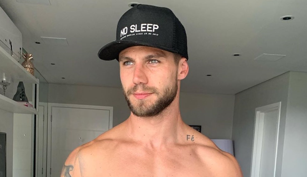 Jonas Sulzbach só de sunga - Volume na Cueca