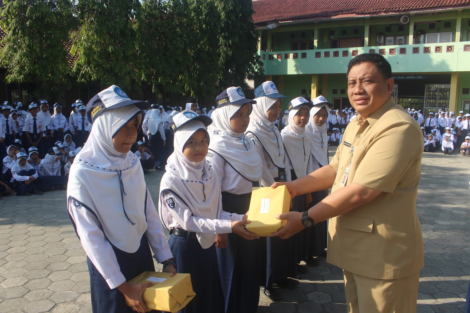 ENAM PEMUSTAKA TERAKTIF PERPUSTAKAAN SUKMA MENDAPATKAN HADIAH MENARIK ...