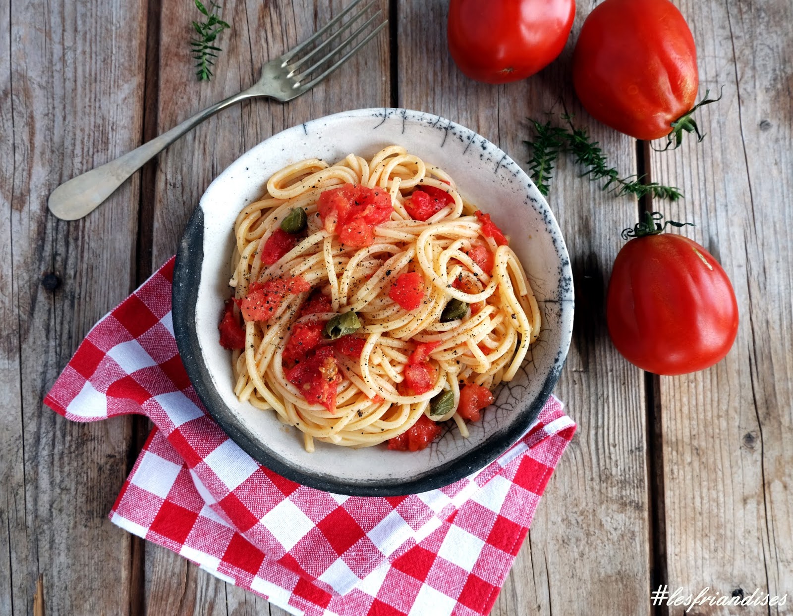lesfriandises: SPAGHETTI AL SUGO DI POMODORO CRUDO
