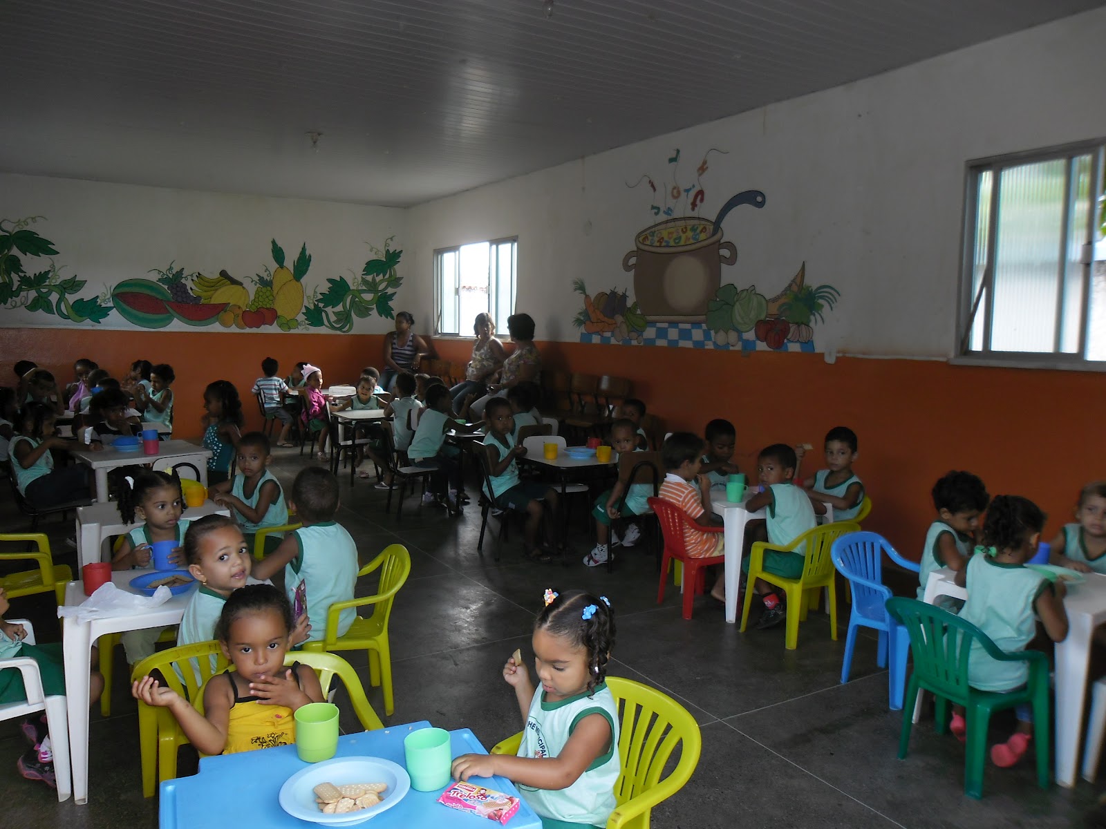 CRECHE DOM EDUARDO: REFEITÓRIO DA CRECHE - ANTES E DEPOIS
