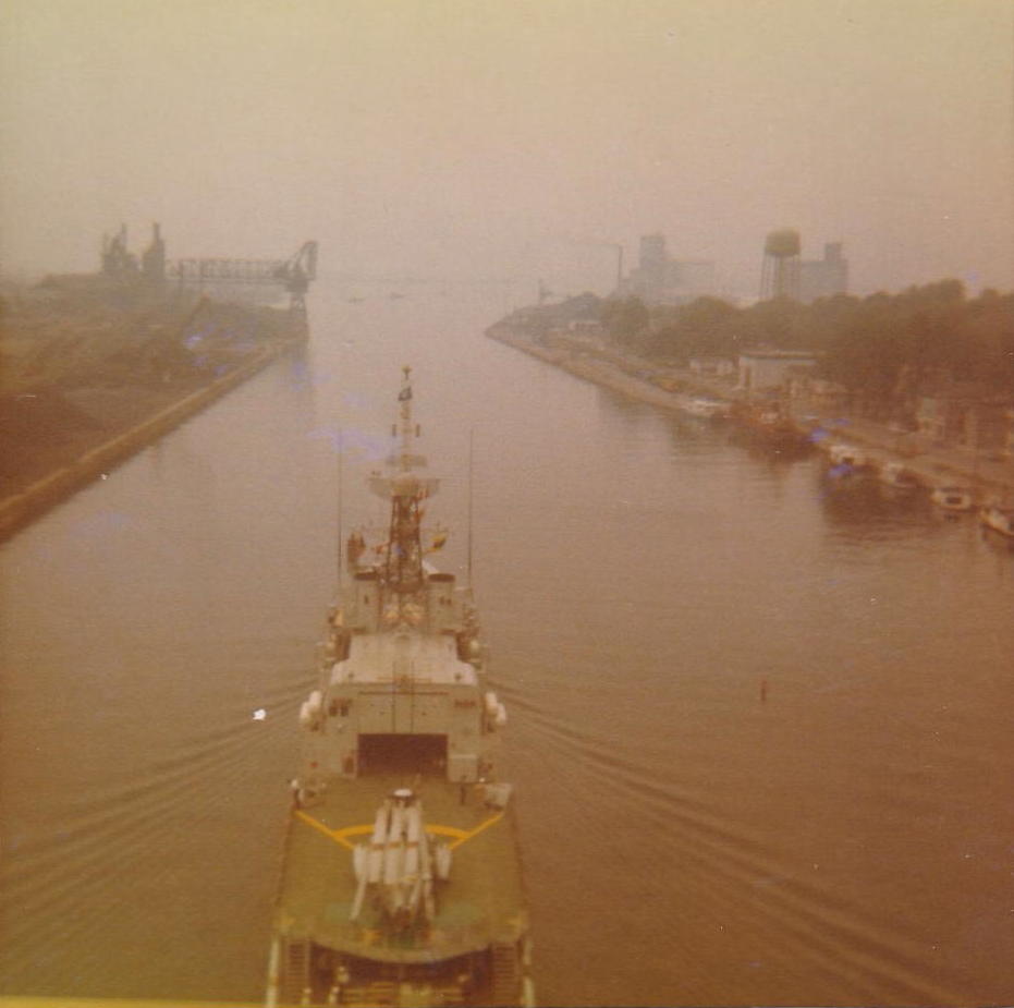 Carlz Boats: Helicopter Destroyer HMCS FRASER (DDH 233) - Revisited