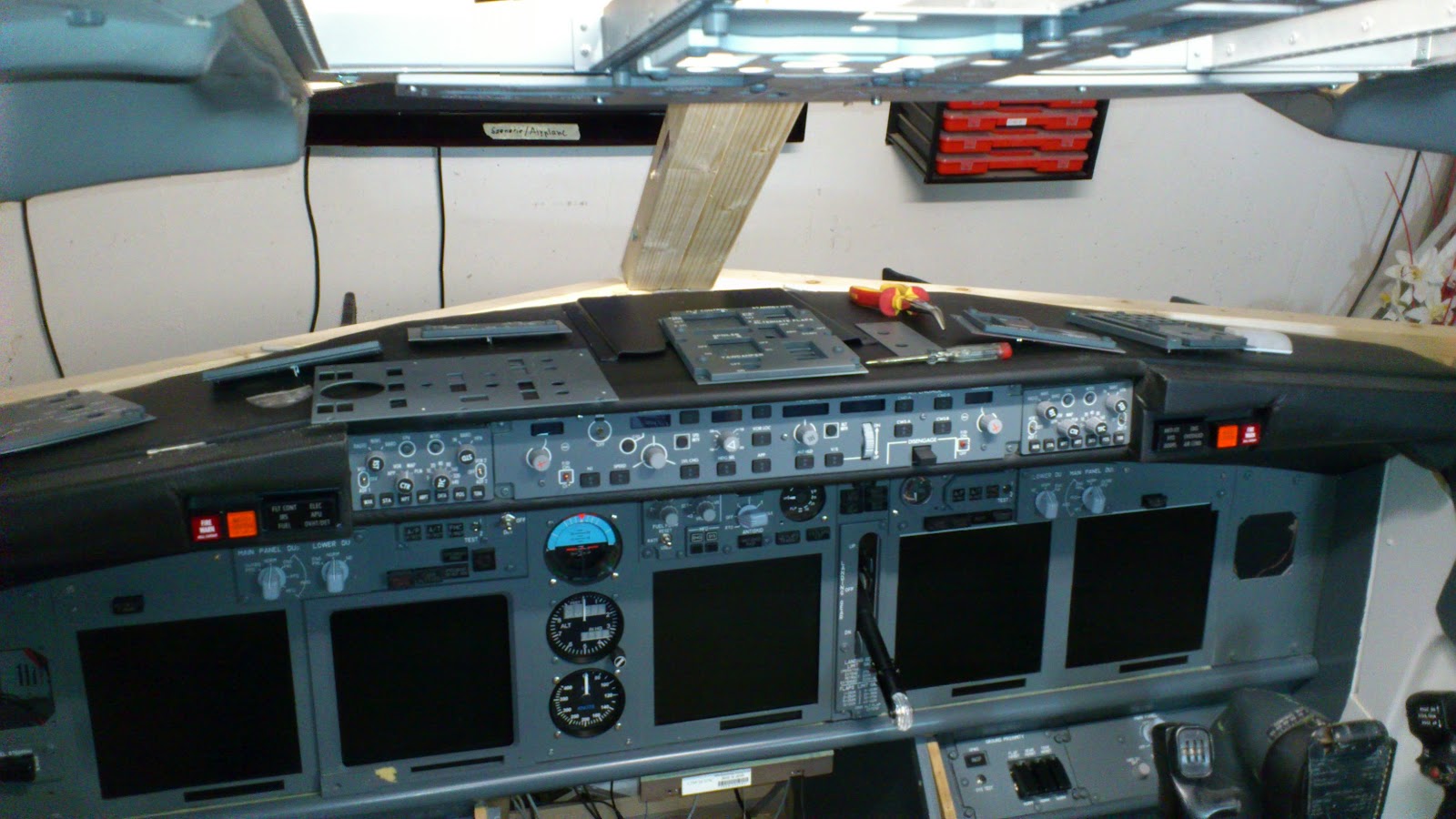 Boeing 737-800NG Fullsize Homecockpit: Boeing Overhead assembling Part 2