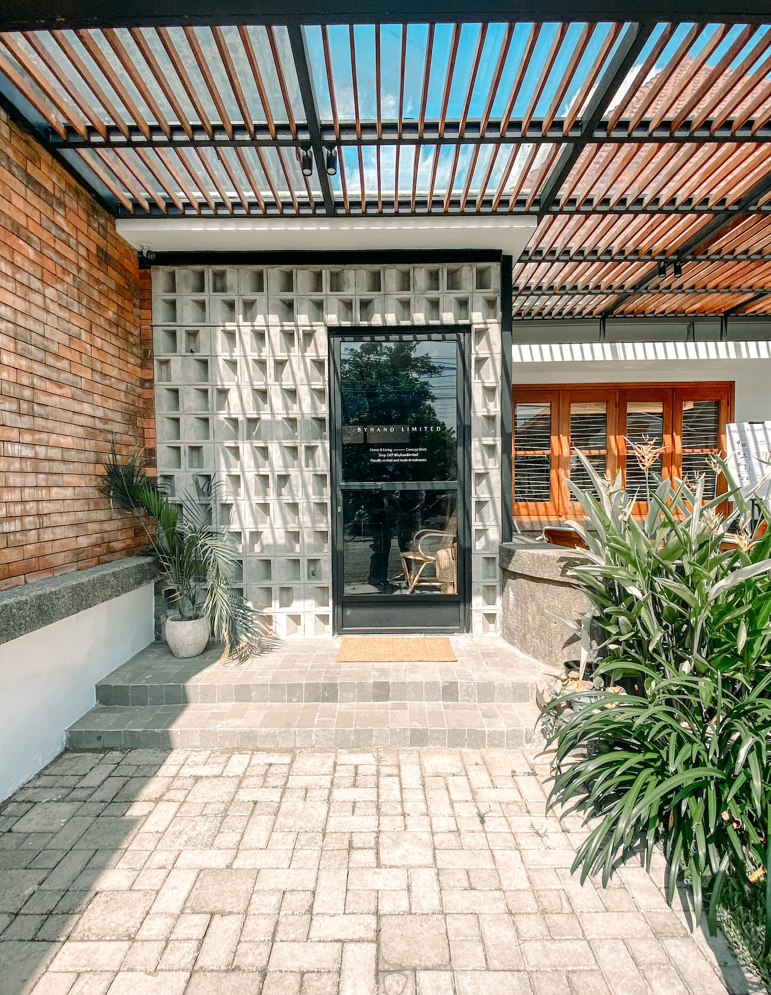 De Mier Eat & Stay, Surabaya