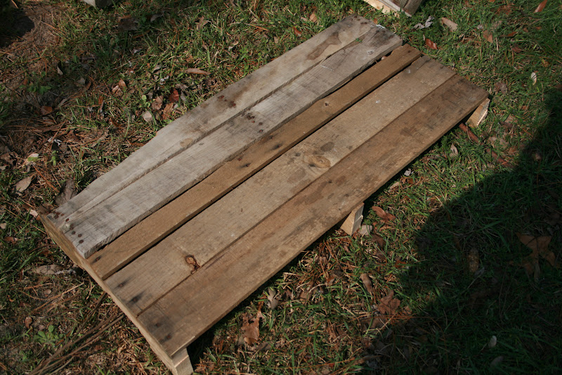 Firefly Stitches: Small Wooden Pallet Table