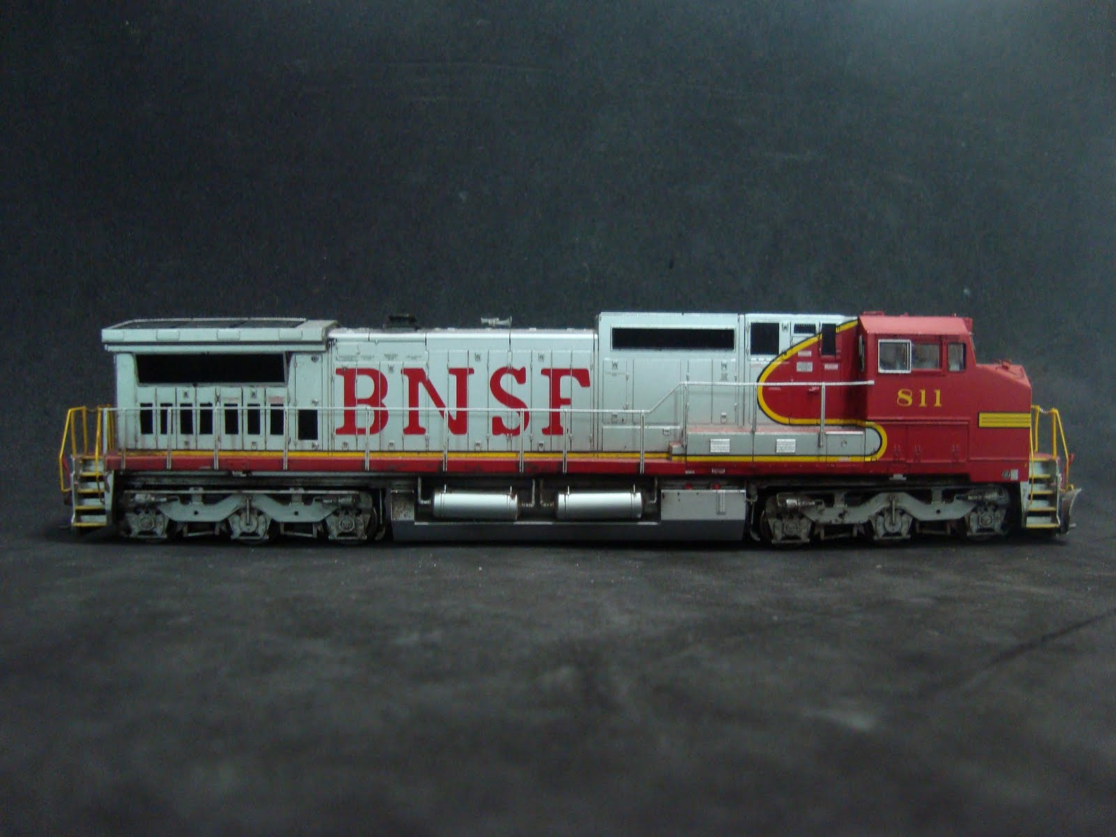 SFTRENS Ferromodelismo HO DCC: Locomotiva GE Dash 8-40CW BNSF 811 ...
