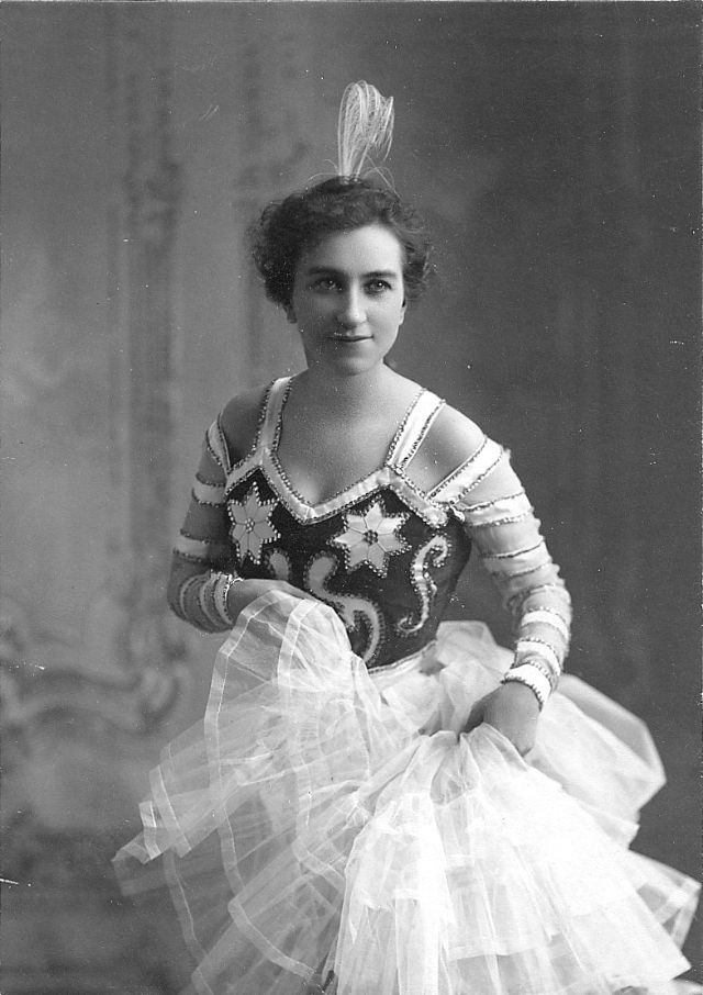 Stunning Photos of Stylish Girls That You Won't Believe They Came From ...