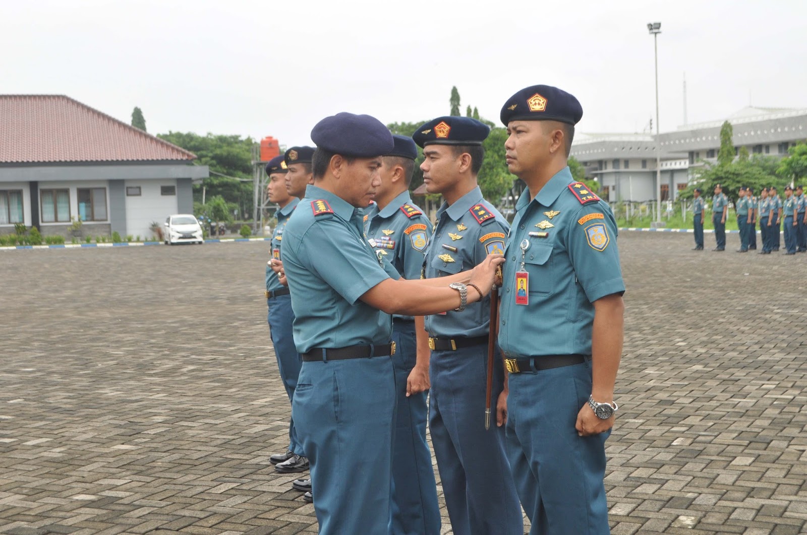 Penerangan Puspenerbal: Komandan Skuadron Resmi Menggunakan Tongkat Komando