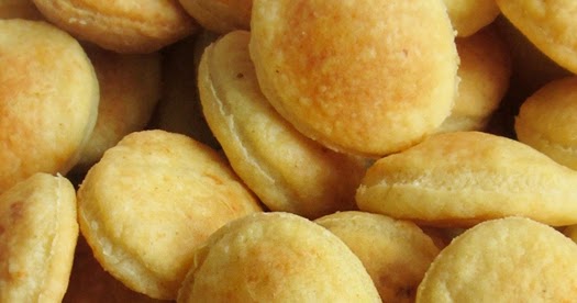 Tina Vesić: MINI CHEESE BISCUITS