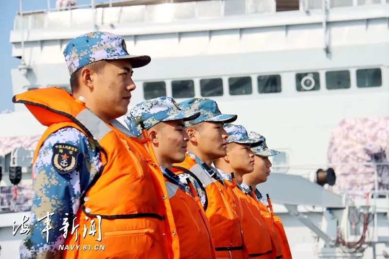 China Defense Blog: PR photos: Old China Navy LST