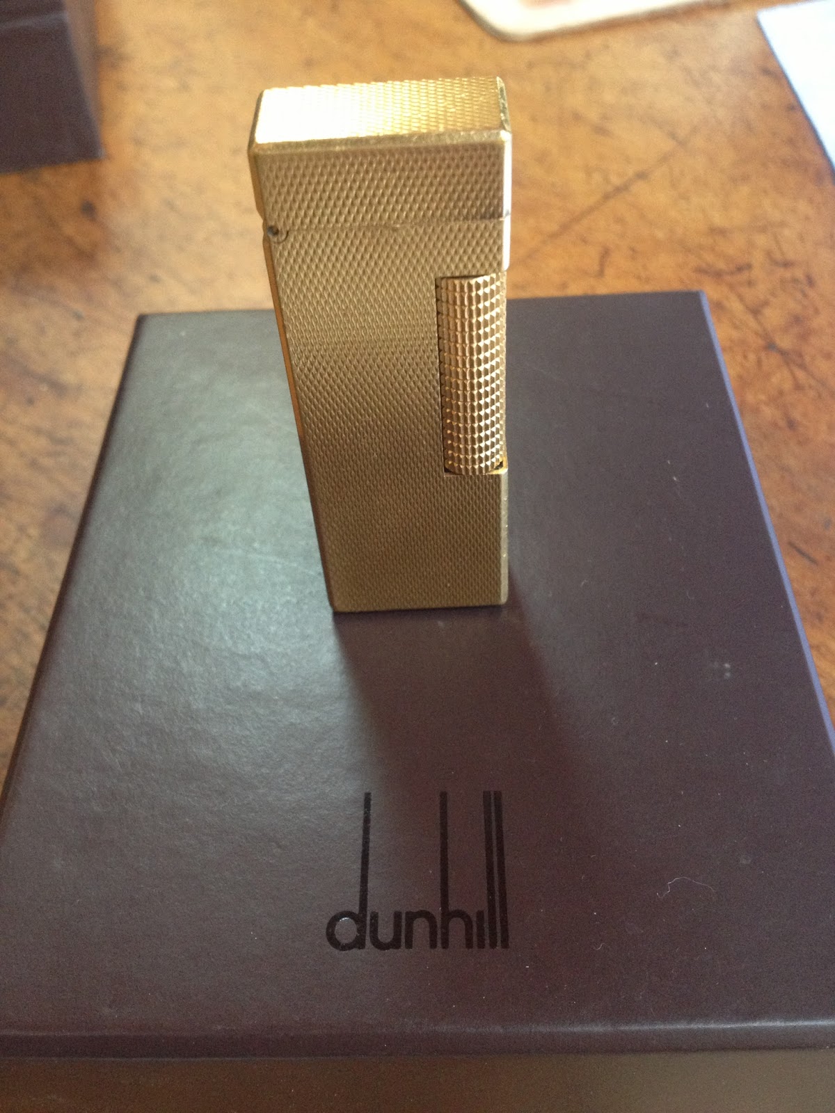 Dunhill Lighter Collection: Dunhill Lighter Photographs with Information