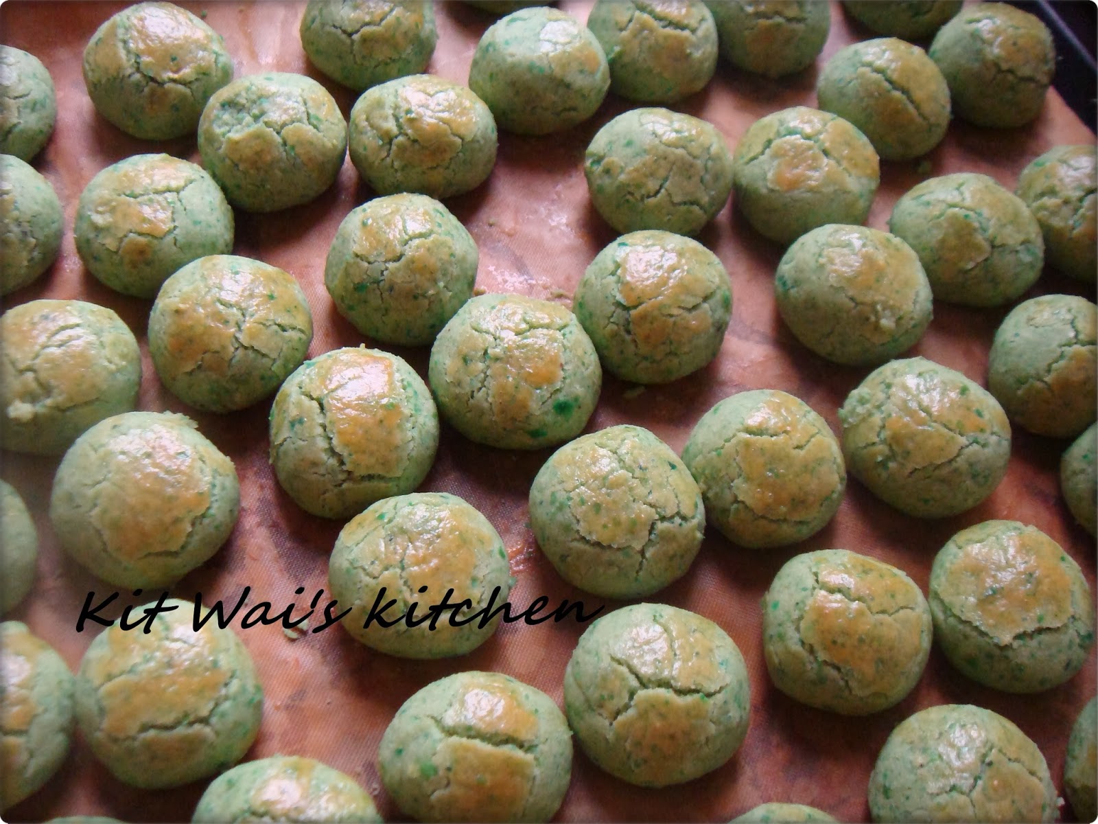 Kit Wai's kitchen : 青豆饼 ~ Green Peas cookies