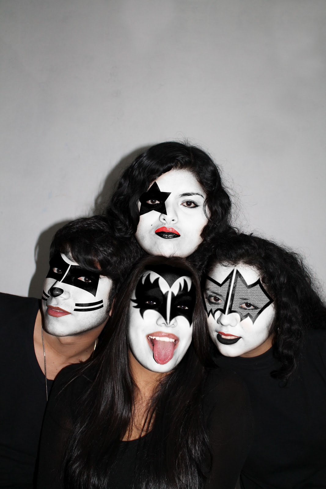 PRE PRENSA : KIZZ PERSONAJES IDC