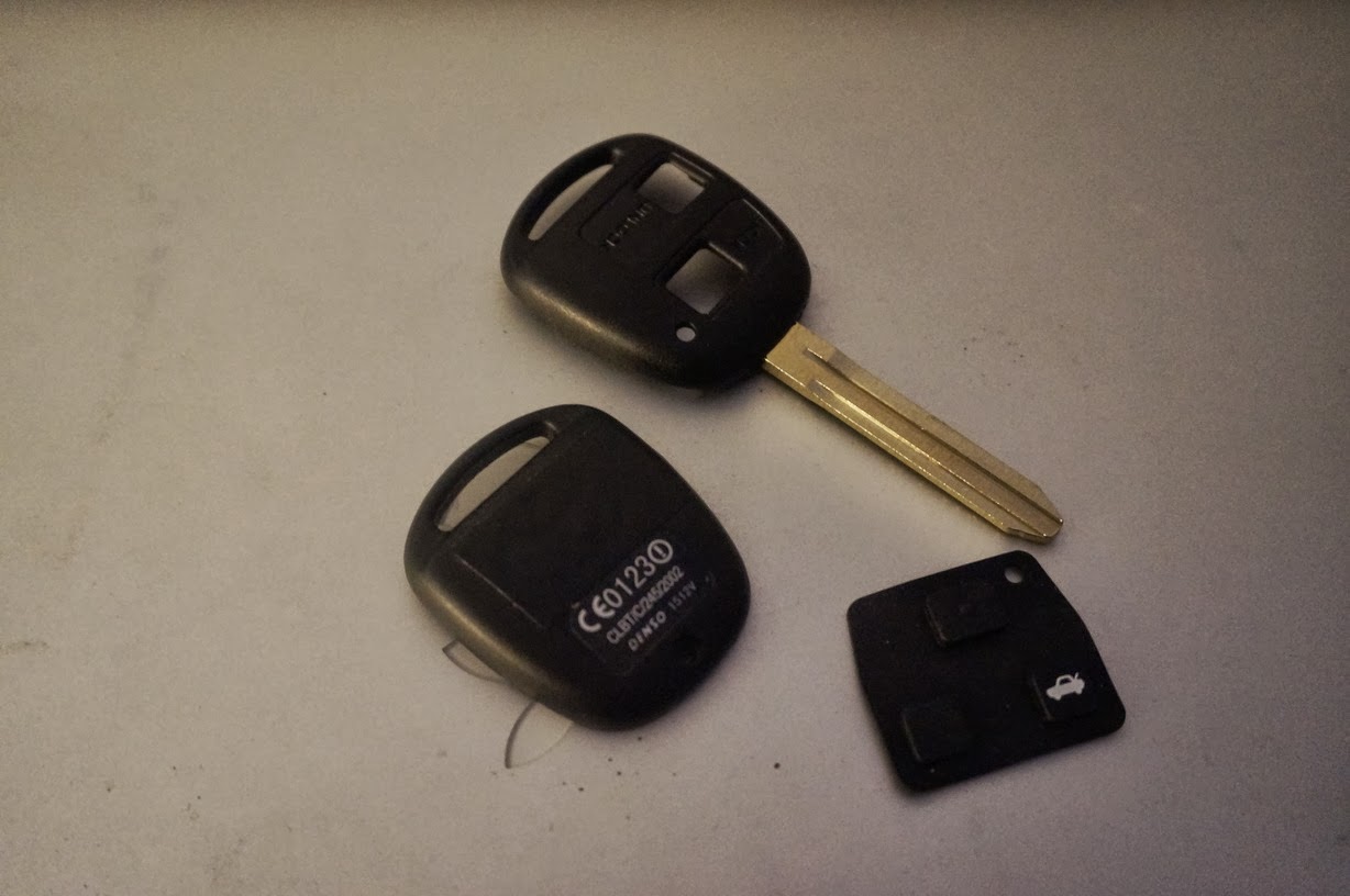 Fixing a Toyota remote car key