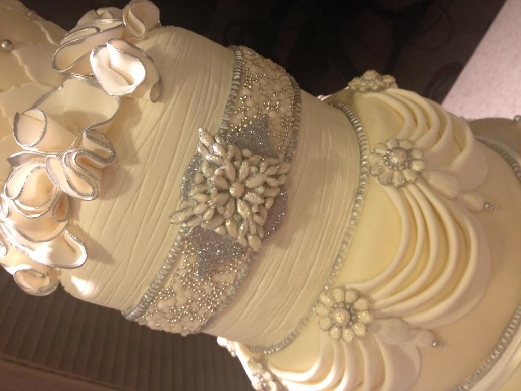 HAND PICKED FAVS: Advanced Fondant Techniques with Marina Sousa