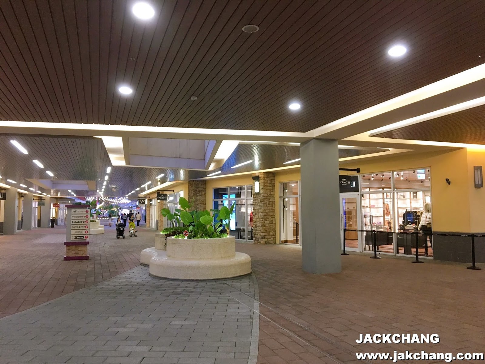 Life,Taoyuan-GLORIA OUTLETS-Taiwan's largest American outlet shopping ...