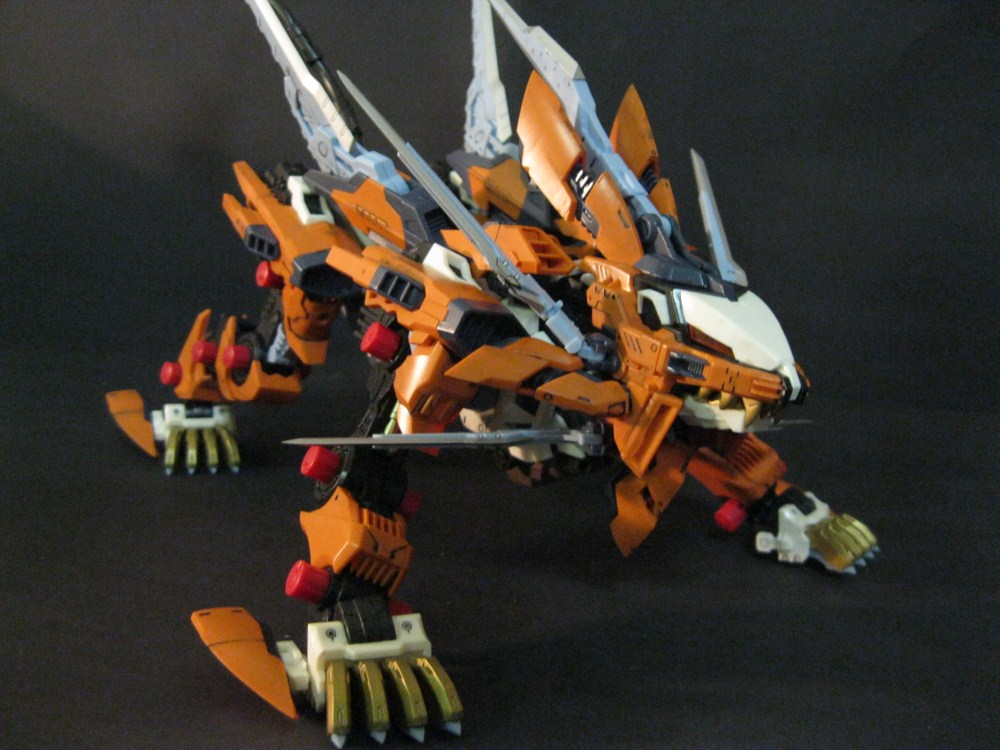 Realm of Darkness: 1/72 HMM Liger Zero Schneider Review