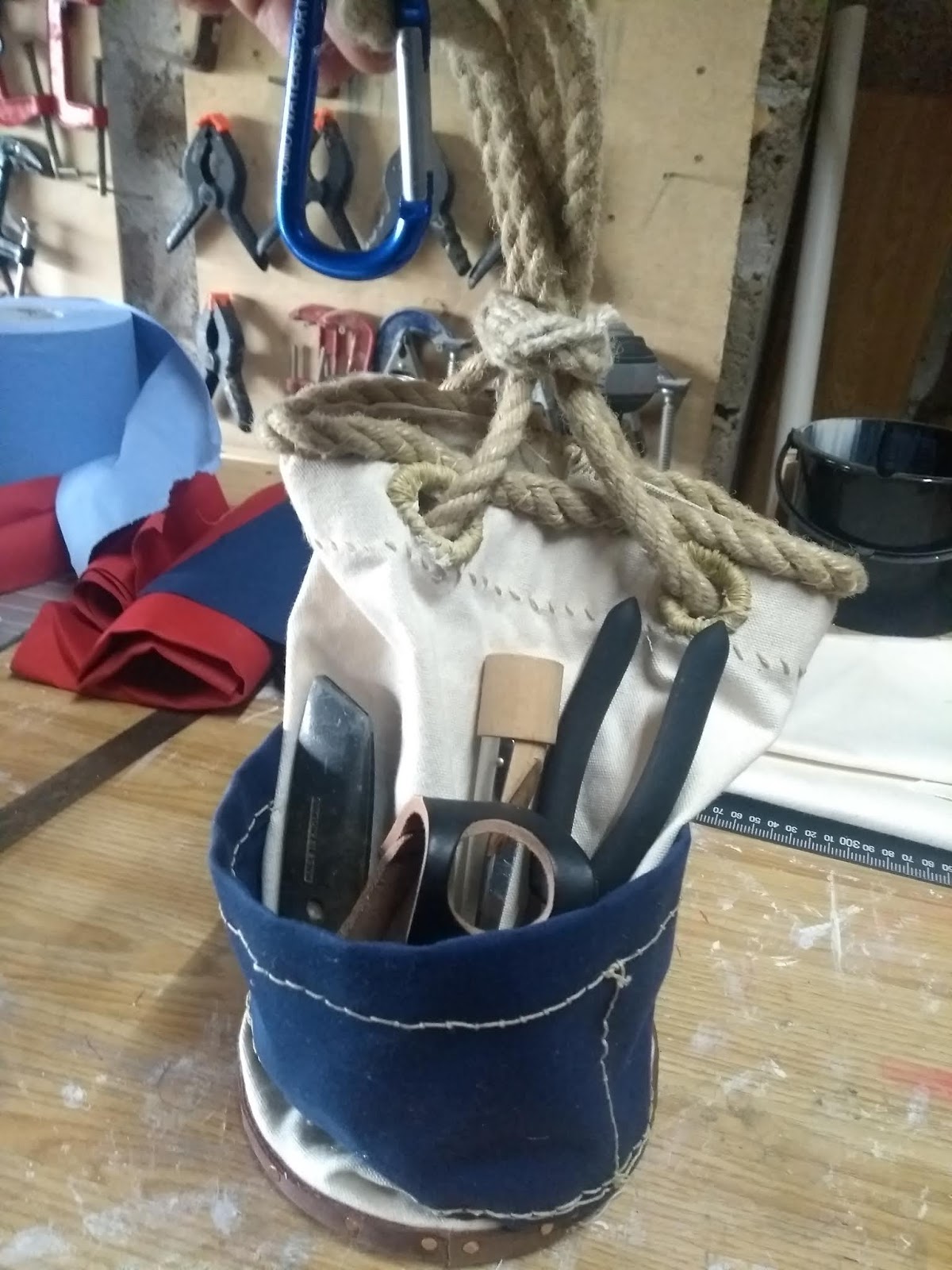 Arwen's meanderings: How to make a sailors traditional canvas ditty bag