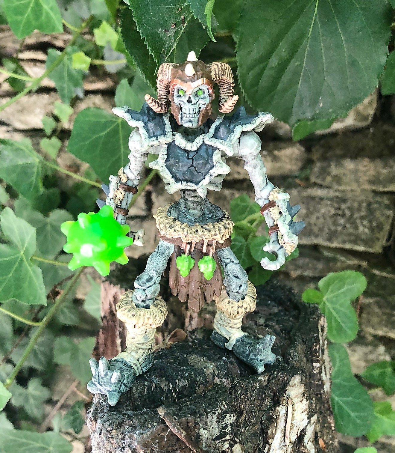 Chez Maximka: Schleich Eldrador Creatures - Stone Skeleton with Weapon