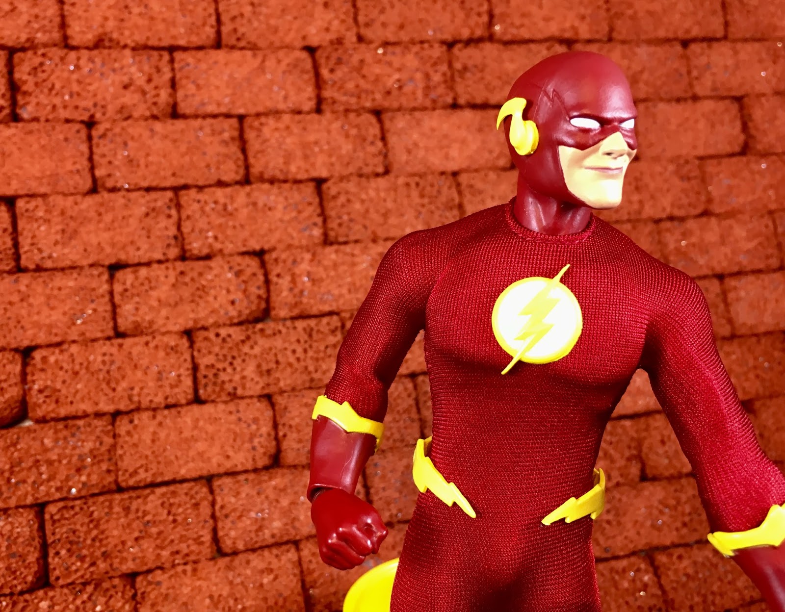 CobraShadowJoes: Mezco Toyz One:12 Collective Flash Figure Review
