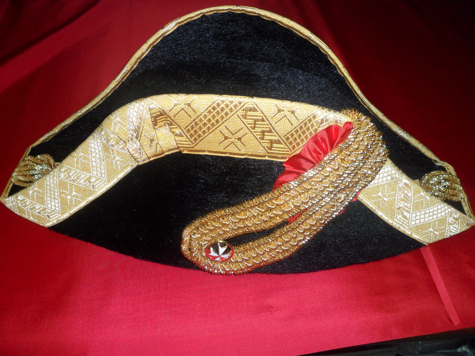 MANUFACTURAS MOYA: BICORNIOS DE PIEL