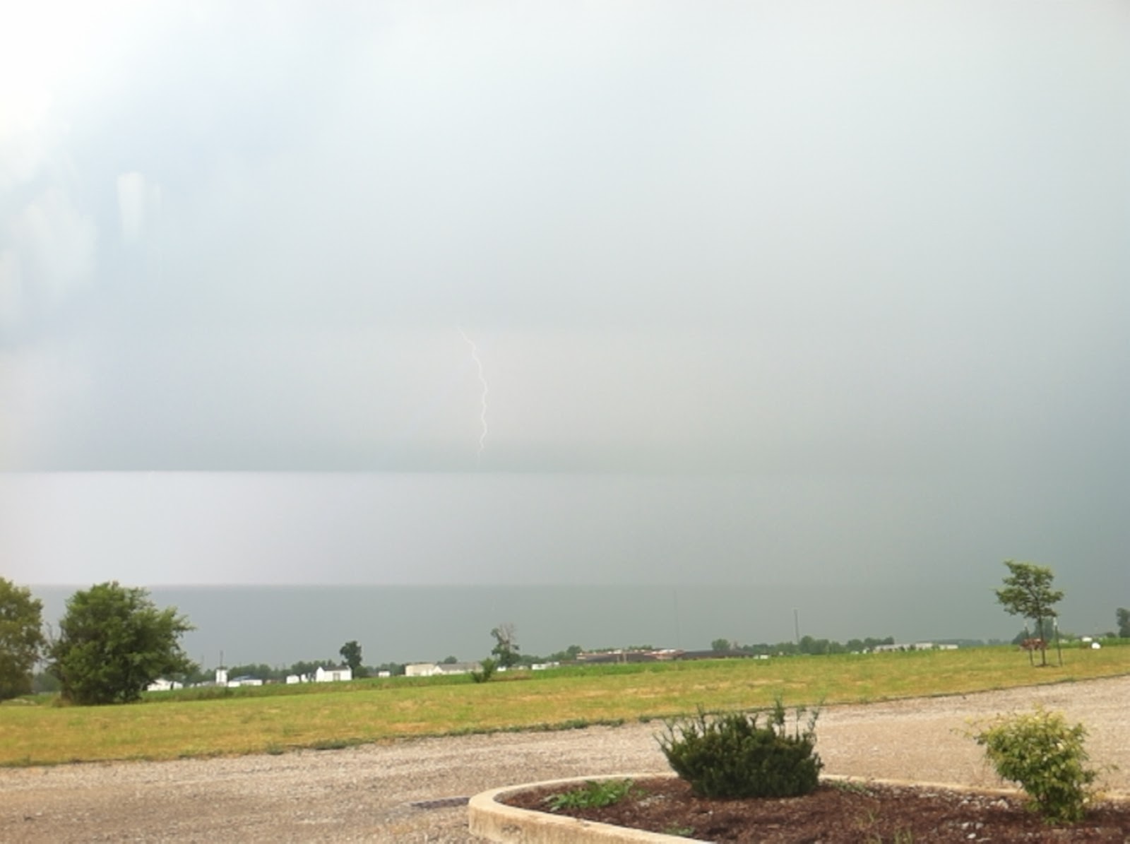 Lightning photographs produce crazy lens flares with Slow Shutter Cam ...