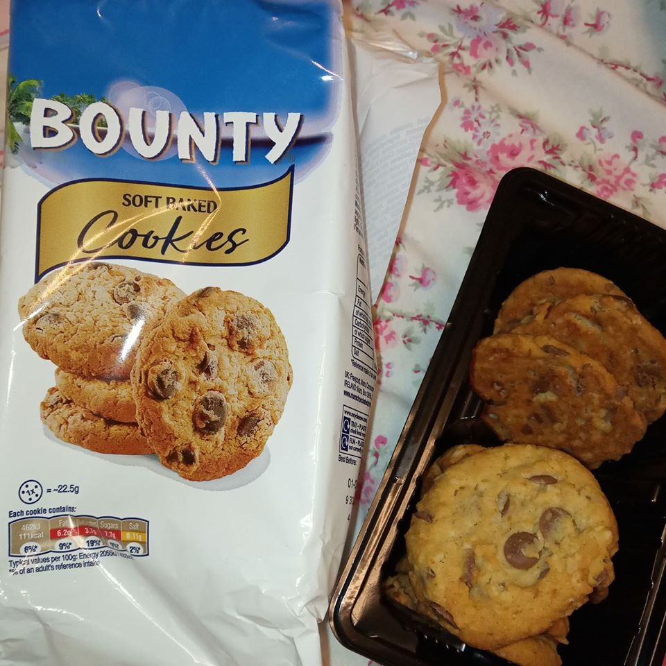 Supersupergirl's Food Reviews: [Review] Bounty soft baked cookies