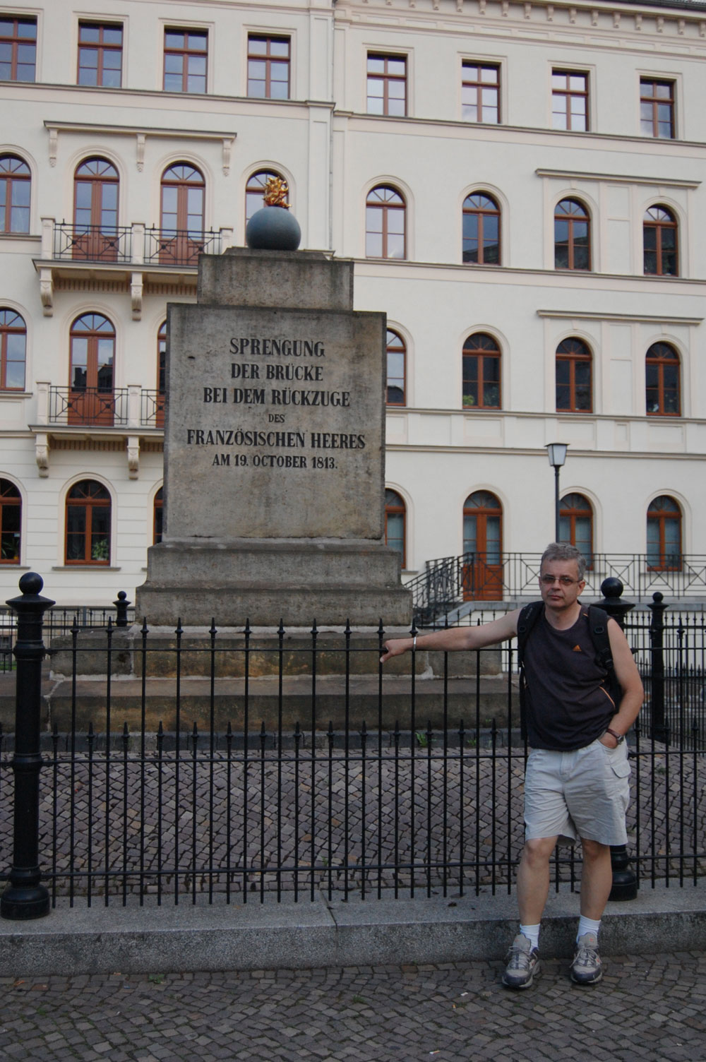 Poltavabloggen: The monument to the destroyed bridge in Leipzig