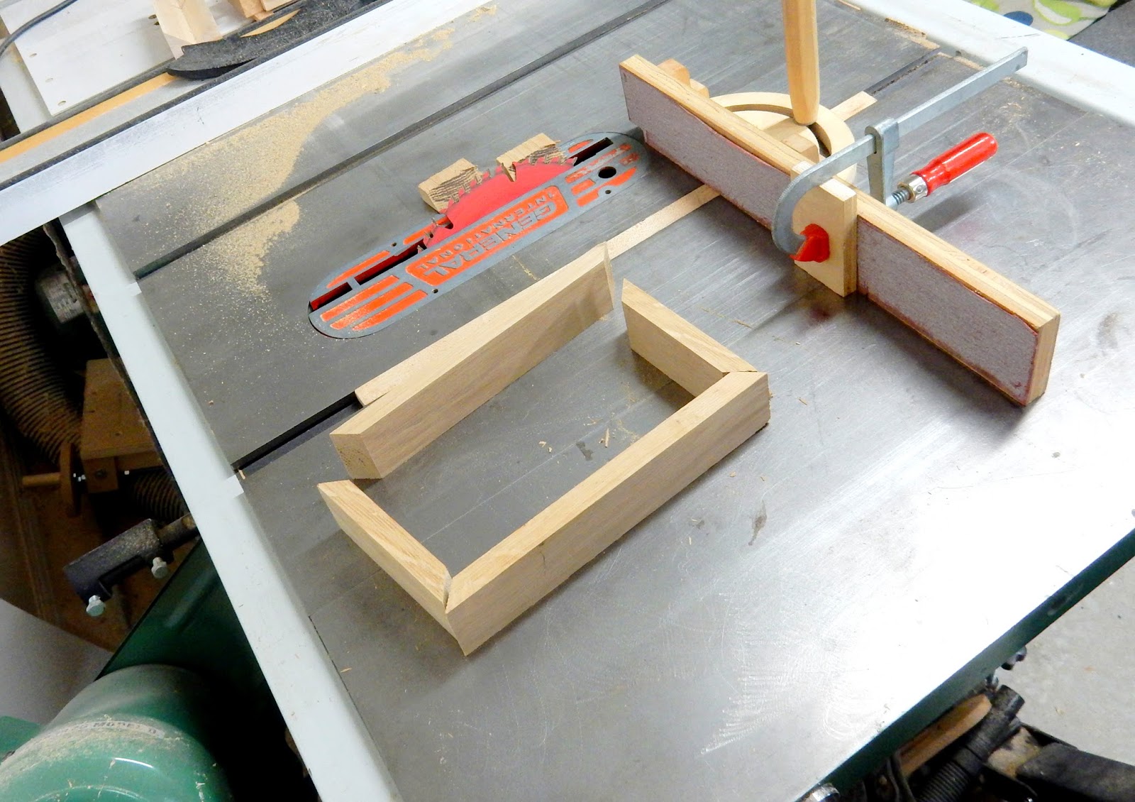 Jax Design: Make a Simple Jig and Build Boxes with Decorative Splines