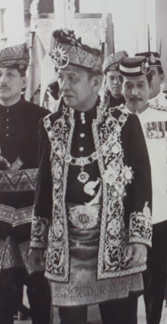 WARISAN RAJA & PERMAISURI MELAYU: Muskat Yang Dipakai Oleh 2 Orang Yang ...