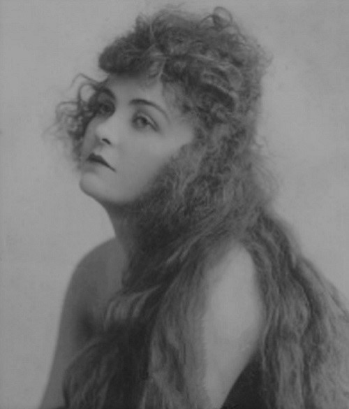 Evelyn Nelson & Her Heartbreaking Suicide