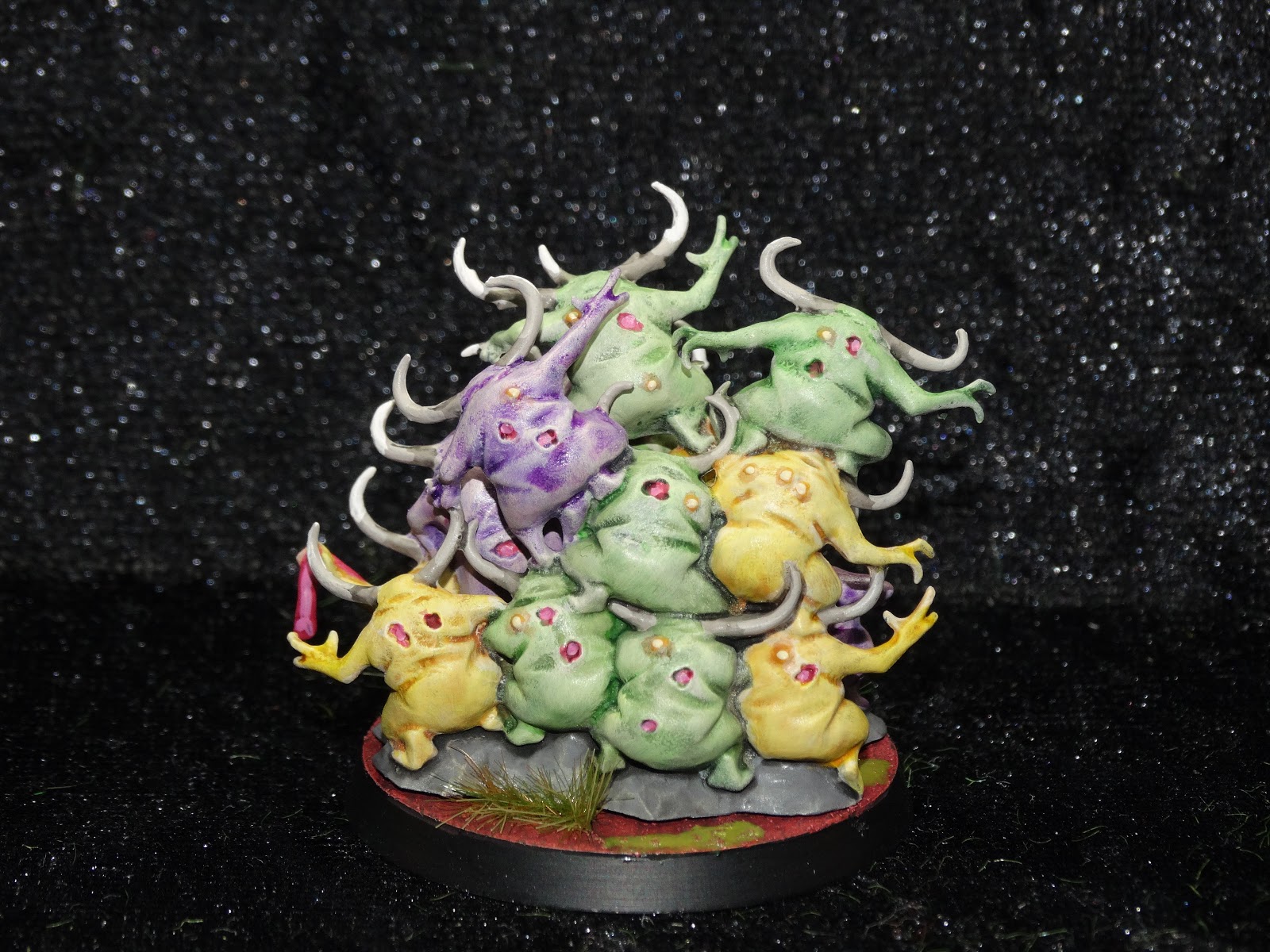 Making miniatures with Mario: Nurgle : Nurglings finished