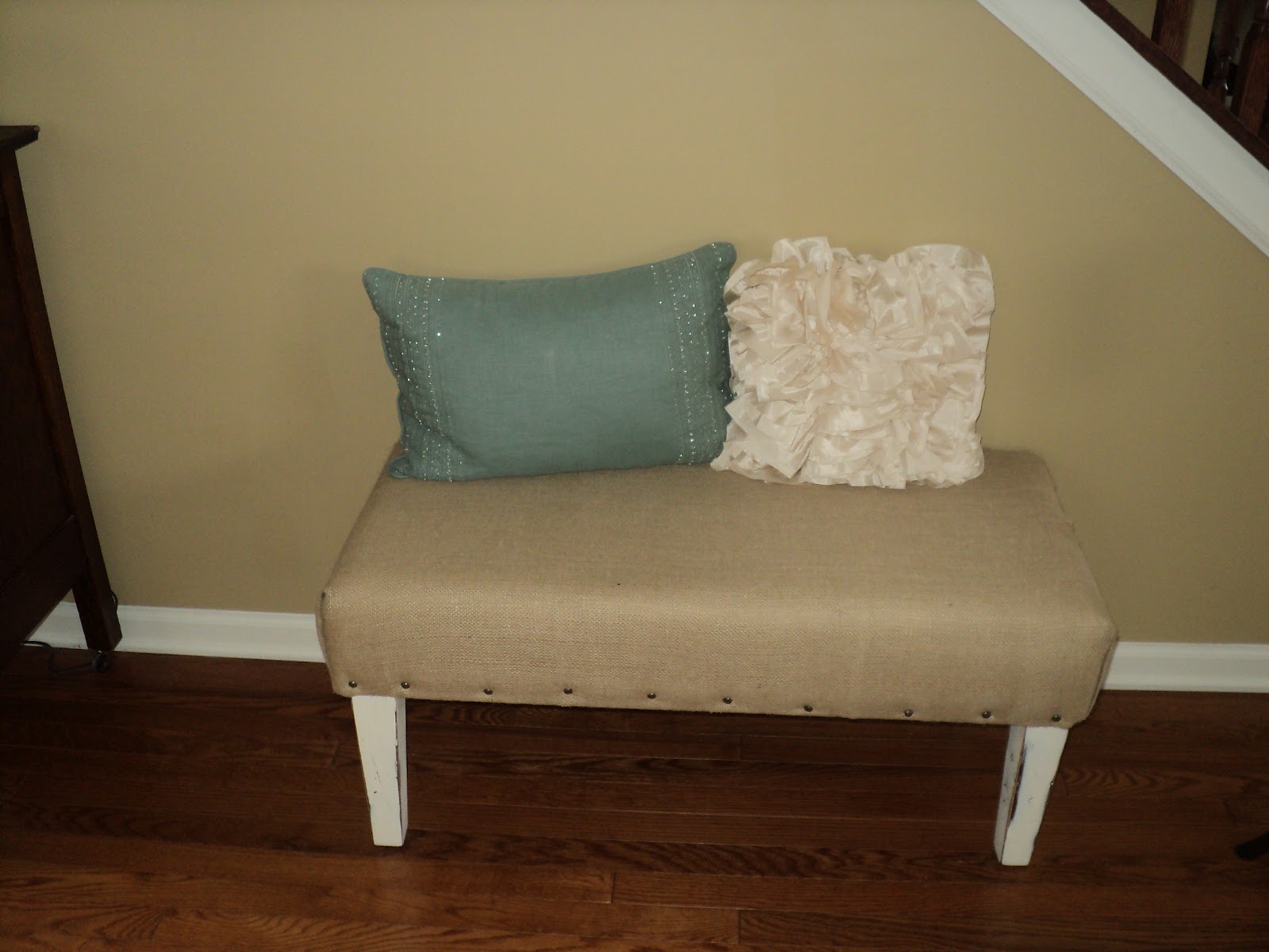 All Things that Make a House a Home......: Burlap Bench!!