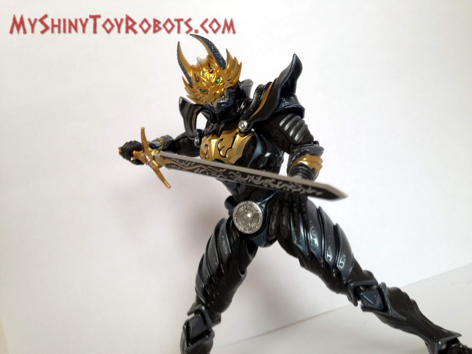 My Shiny Toy Robots: Toybox REVIEW: S.H. Figuarts Garo Ryuga Ver.