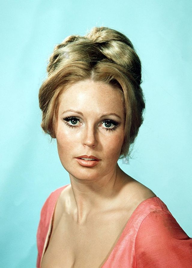 35 Fabulous Photos of Veronica Carlson in the 1960s and ’70s ~ Vintage ...