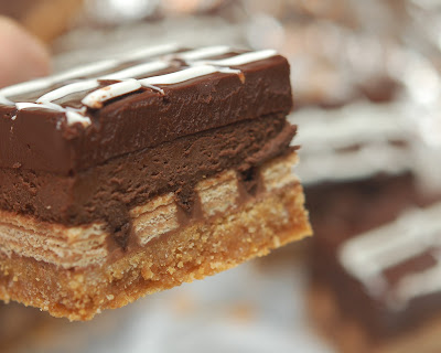 QUADRUPLE LAYER CHOCOLATE CHEESECAKE KIT KAT BARS - Hugs and Cookies XOXO