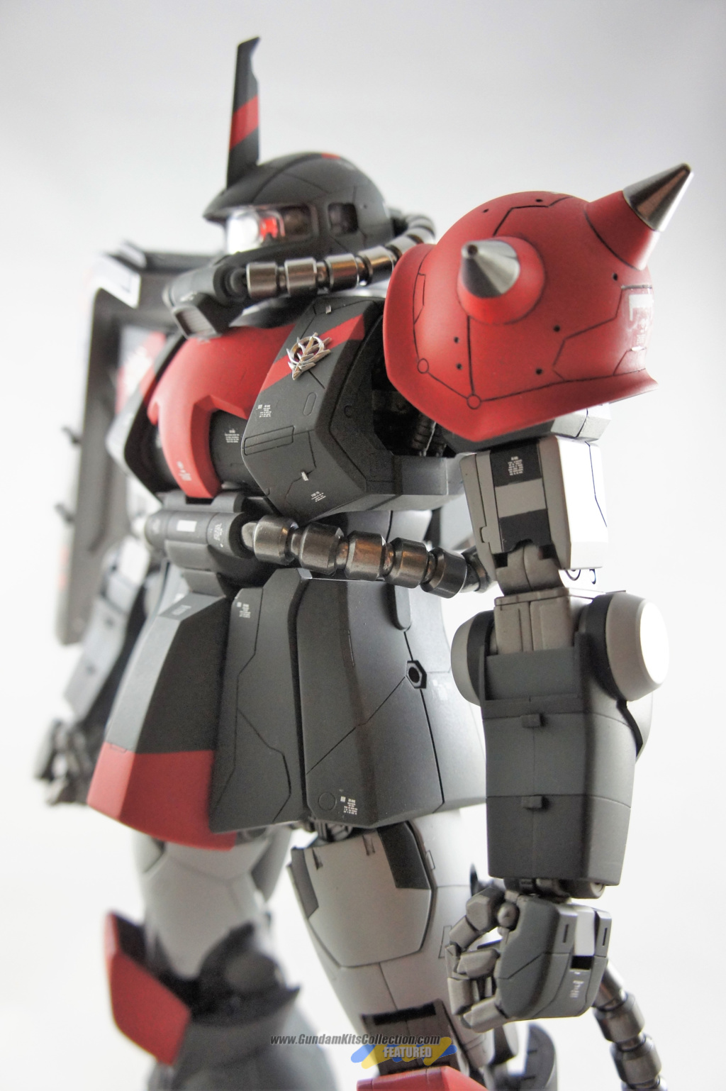 Custom Build: PG 1/60 Zaku II Custom