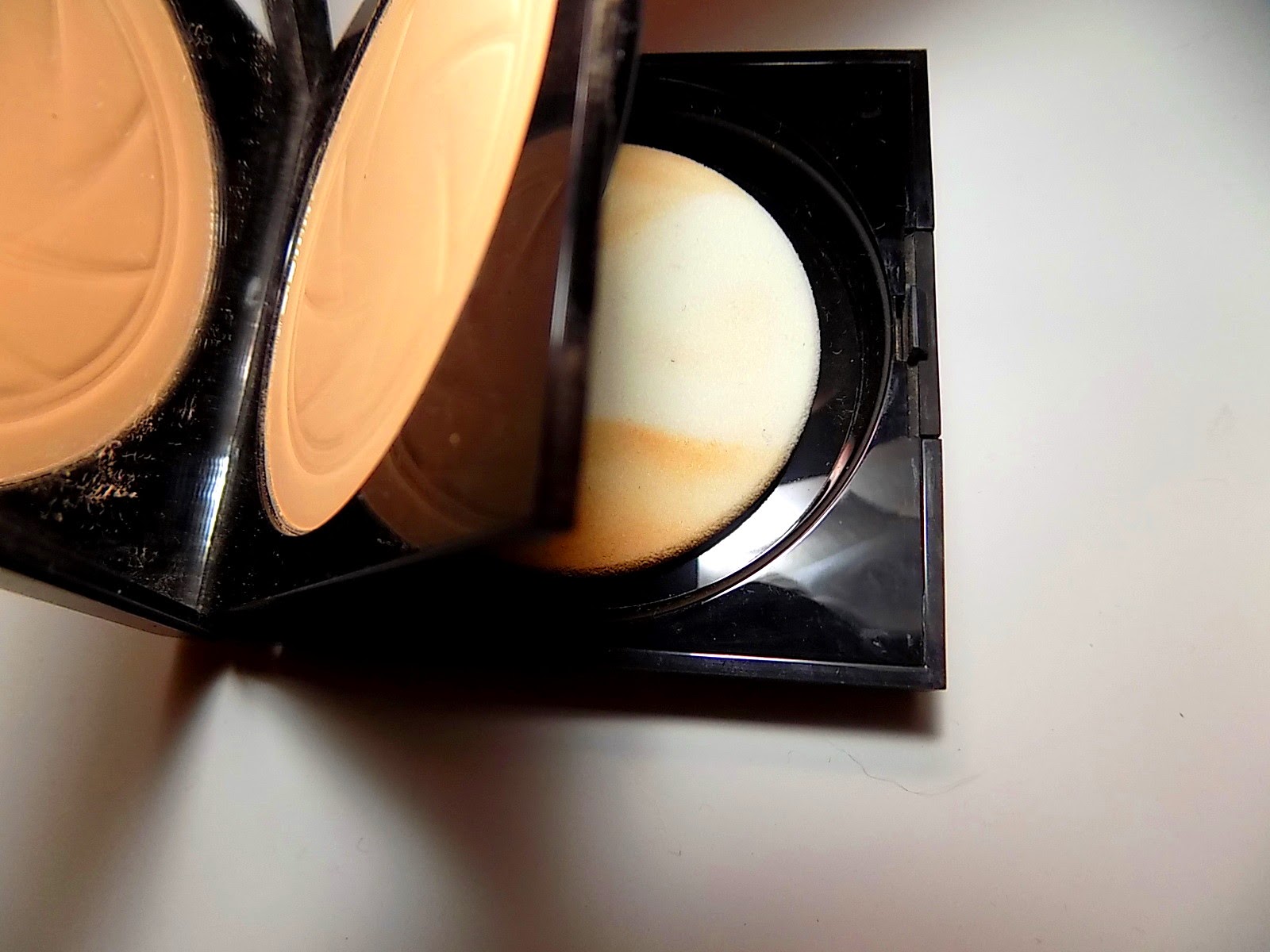 The Beauty Alchemist: Smashbox Photo Filter Powder Foundation