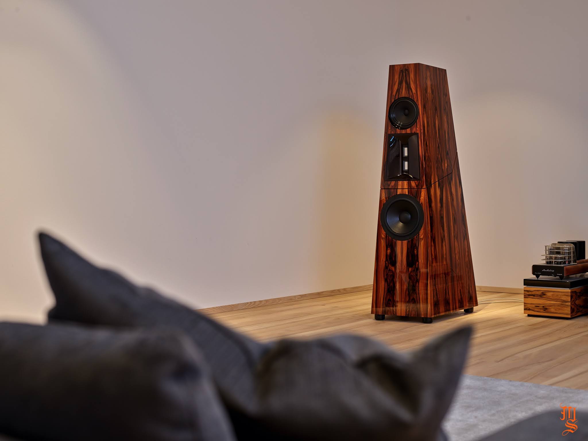 KAISER ACOUSTICS GRANDE PHOTOS – M & S | Ultimate High-Fidelity
