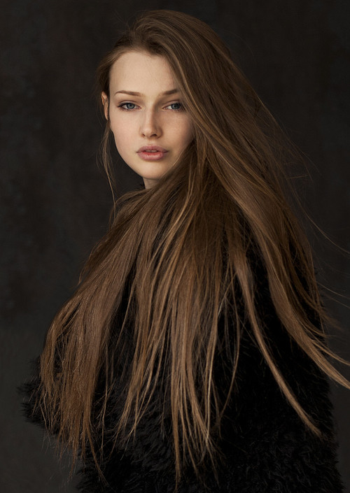 Fur coat and amazingly long hair | Just a pretty hairstyle