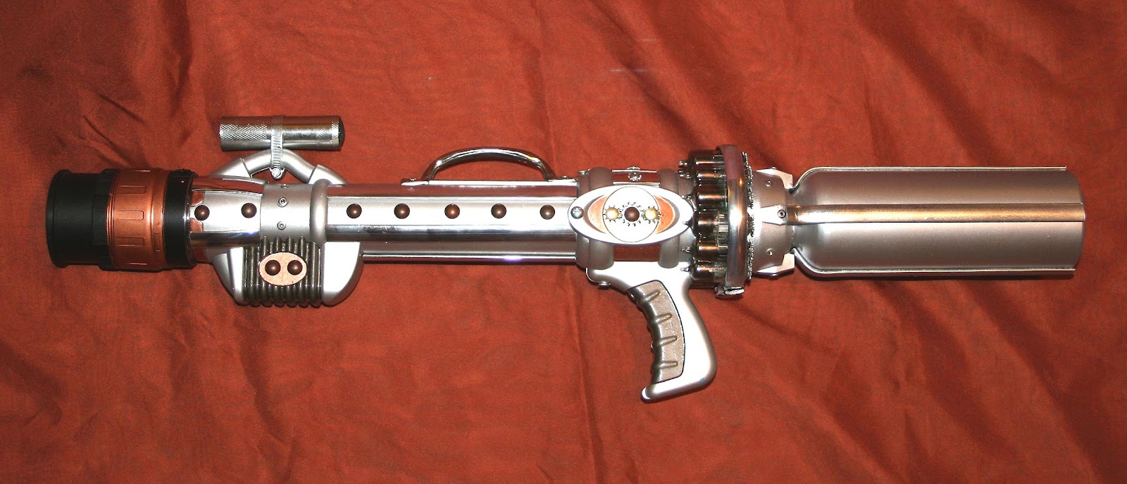 New Paradigm Studios: Final version of the 1940's Retro Sci-Fi Ray gun ...