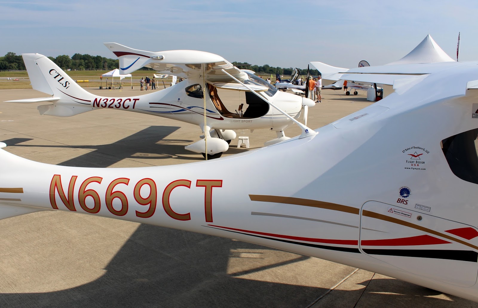 The Aero Experience: Variety of Light Sport Aircraft Displayed at Plane ...