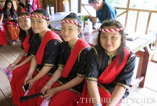 Traditional Brunei Dance: Tamarok