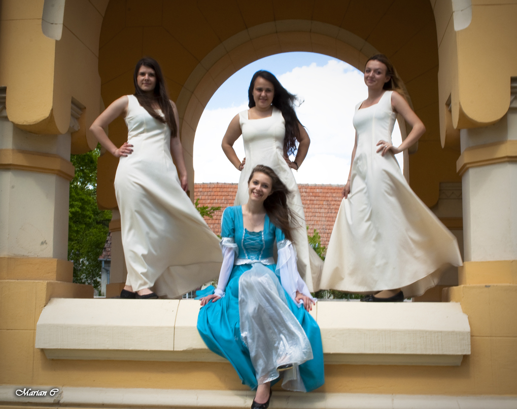 Marian Photography Art: Medieval girls