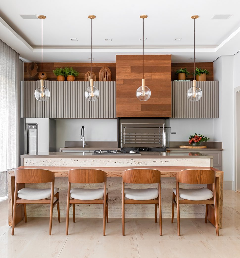 Espaço gourmet contemporâneo cinza e amadeirado com churrasqueira e ... Espaço gourmet contemporâneo cinza e amadeirado com churrasqueira e ...