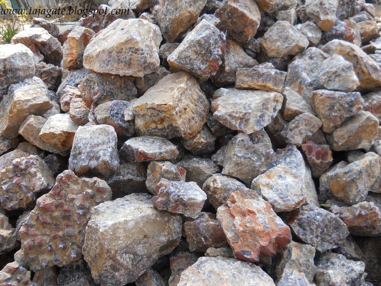 PEBBLES STONE MANUFACTURER: ROUGH AGATE STONE